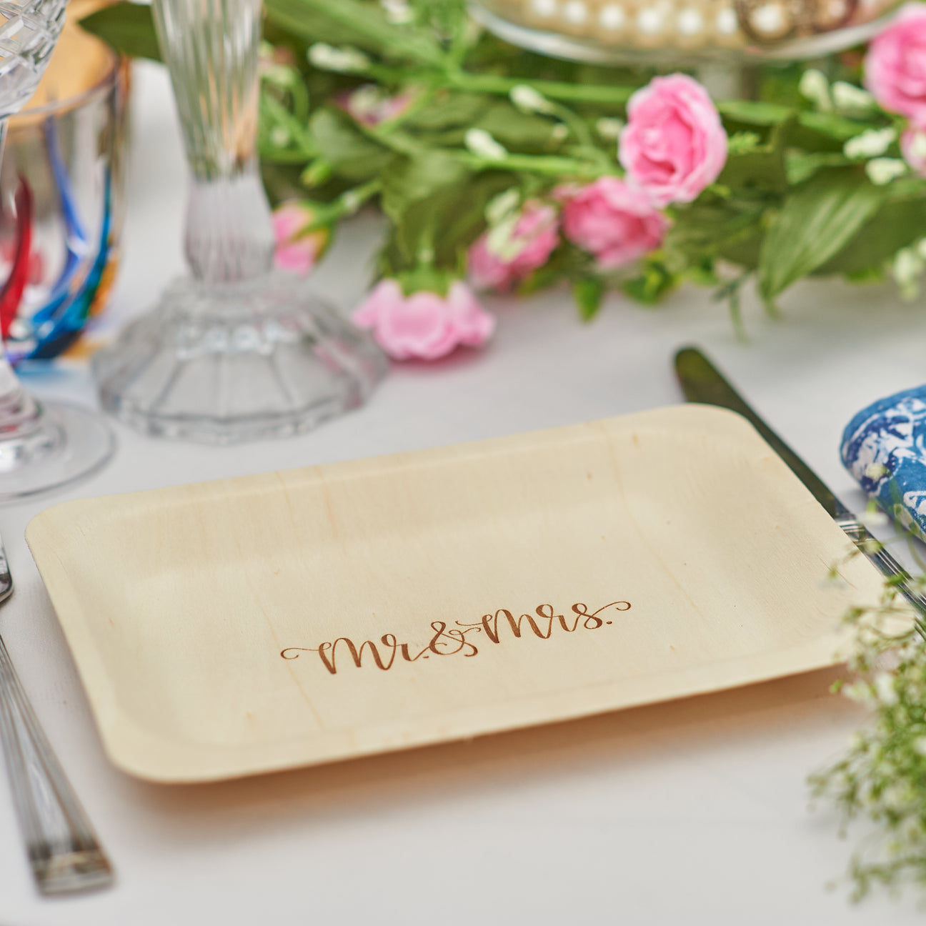"Mr. and Mrs." Disposable Plates (7.5" x 5.5", 50-Pack) – Wood & Wonder