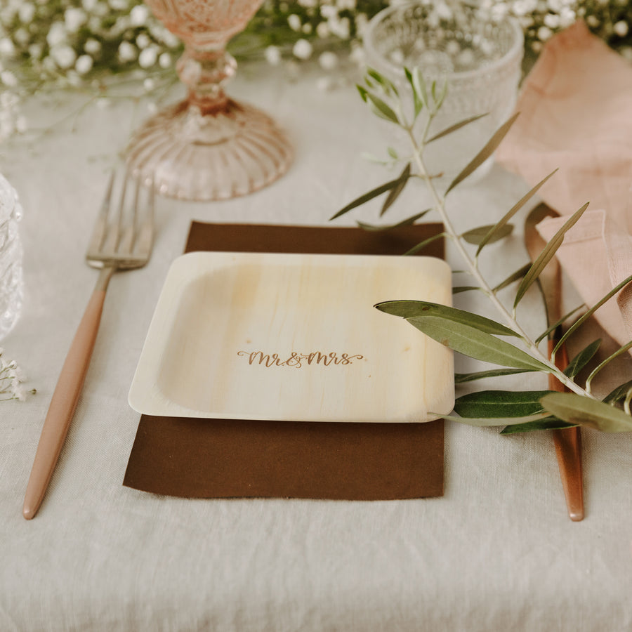 Wood & Wonder - Rustic disposable plates that make good events great