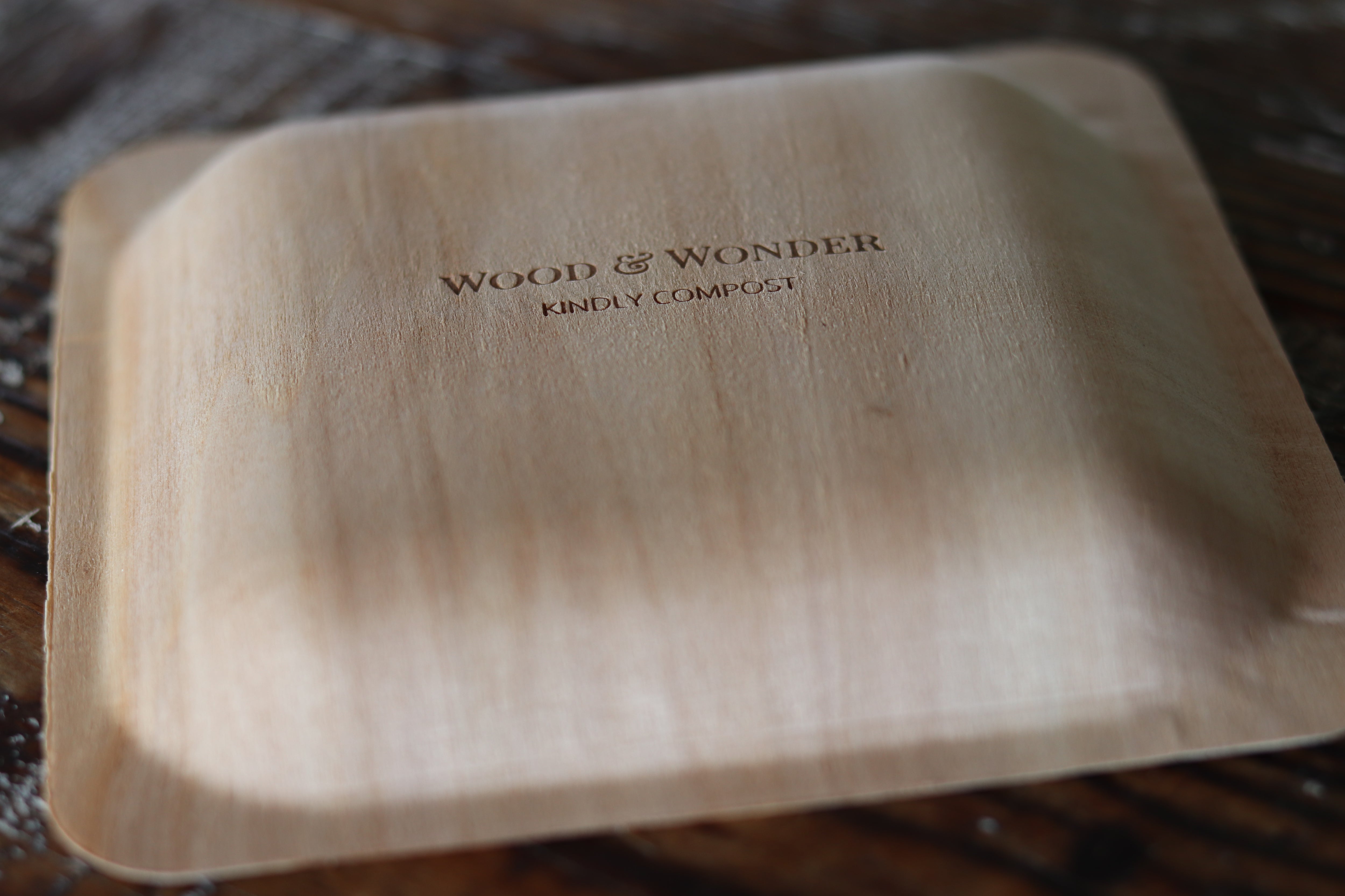 Wood & Wonder - Rustic disposable plates that make good events great